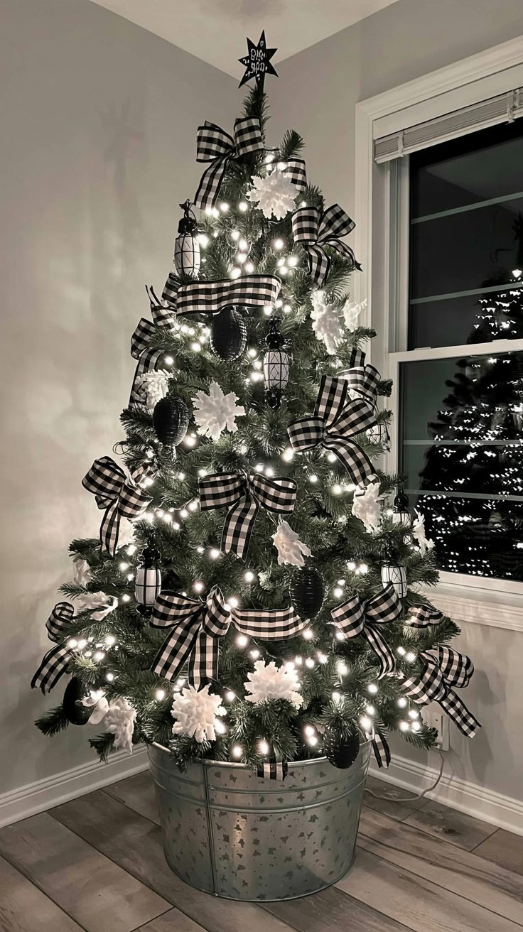 35+ Beautiful Black and White Christmas Tree Ideas - Grow Your Yard