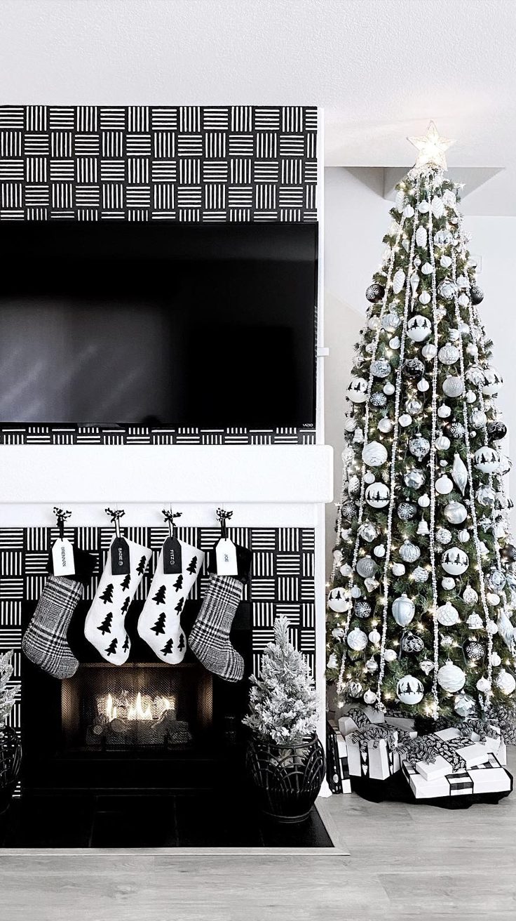 35+ Beautiful Black and White Christmas Tree Ideas - Grow Your Yard