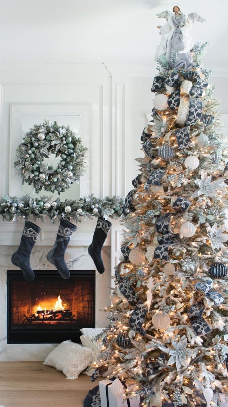 35+ Beautiful Black and White Christmas Tree Ideas - Grow Your Yard