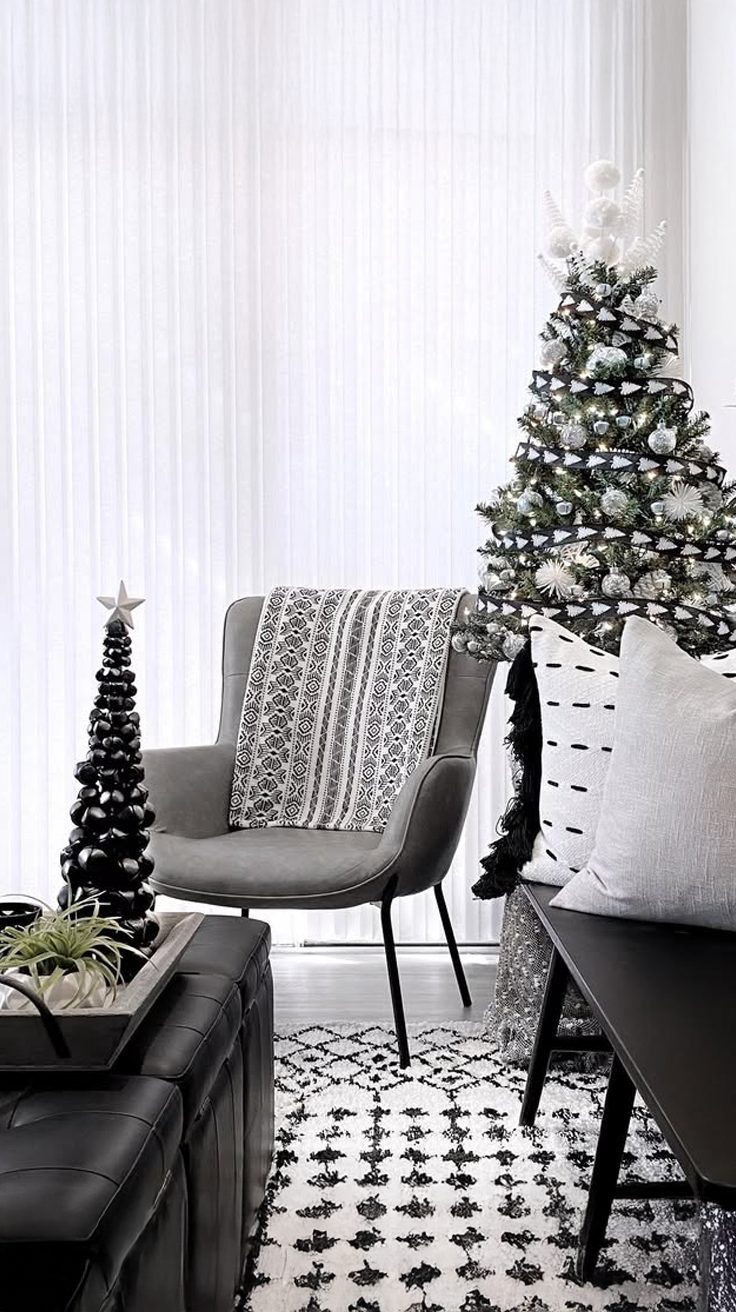 35+ Beautiful Black and White Christmas Tree Ideas - Grow Your Yard