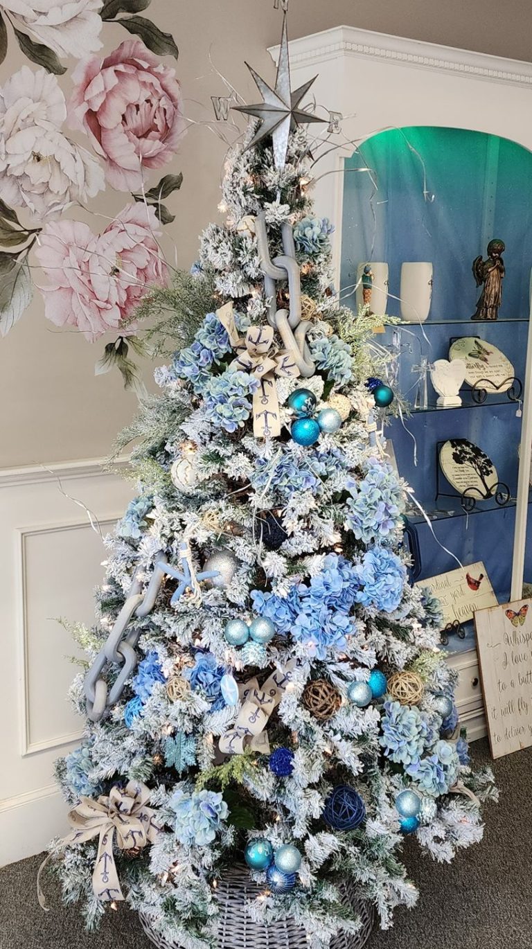 25 Blue And Silver Christmas Tree Ideas To Spark Holiday Magic - Grow ...