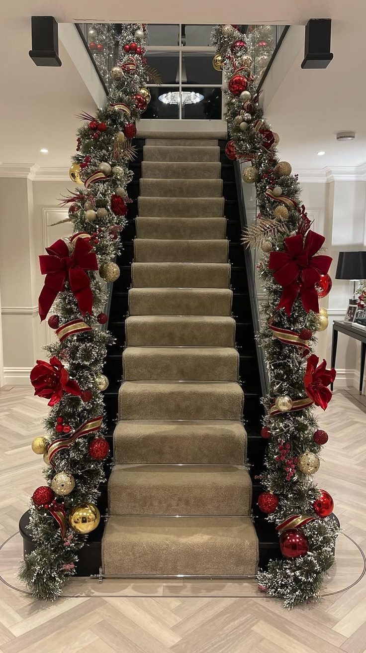 40+ Luxurious Christmas Garland Ideas You Can Copy - Grow Your Yard