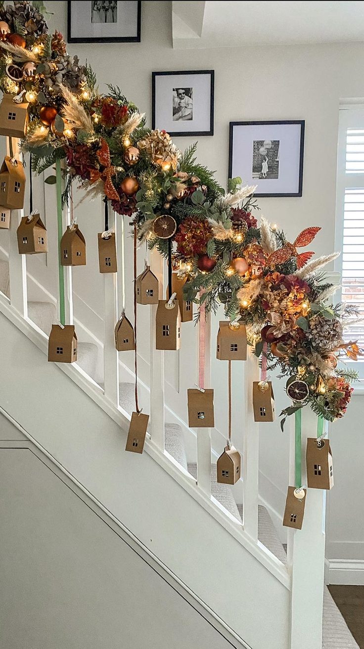 40+ Luxurious Christmas Garland Ideas You Can Copy - Grow Your Yard