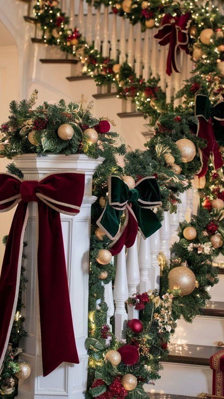 40+ Luxurious Christmas Garland Ideas You Can Copy - Grow Your Yard