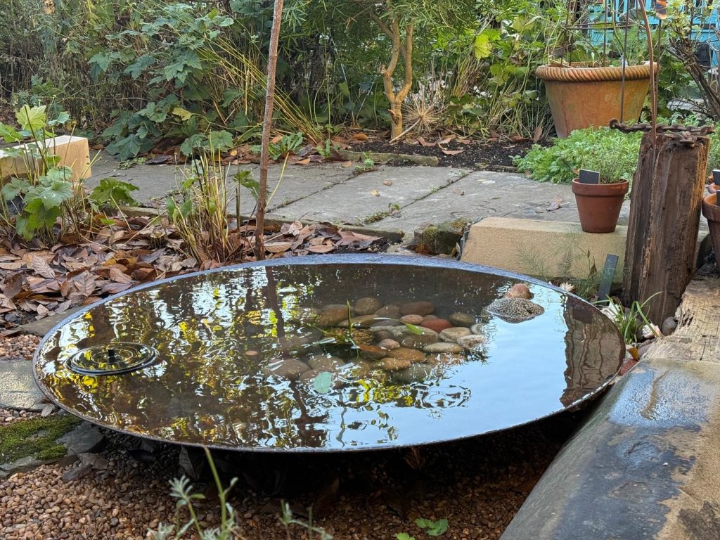 24+ Brilliant Bird Bath Landscaping Ideas For Your Backyard! - Grow ...