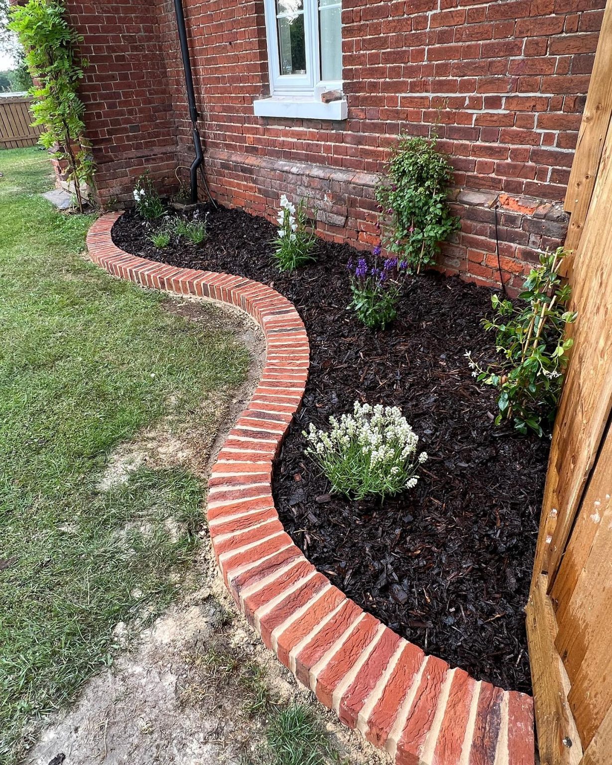 18+ Beautiful Brick Garden Edging Ideas You Can Copy This Summer ...
